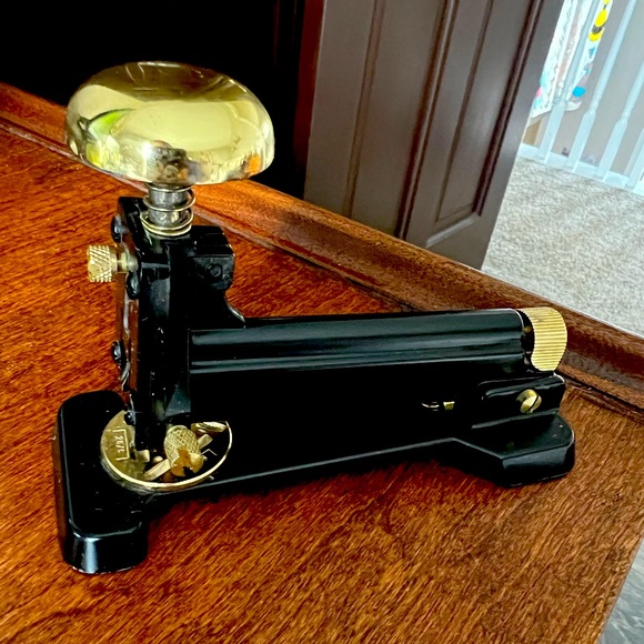 El Casco | Office | El Casco M3ln Black And Gold Stapler | Poshmark